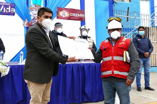 Dremh Pasco entrega â€œGuía de seguridad y salud ocupacional de la pequeña minería y la minería ...